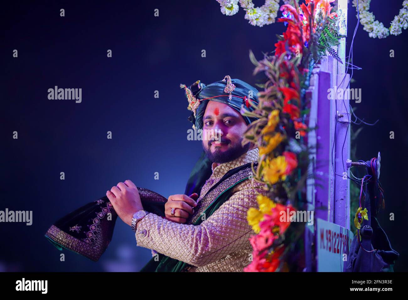 Indian traditional attire hi-res stock photography and images - Alamy