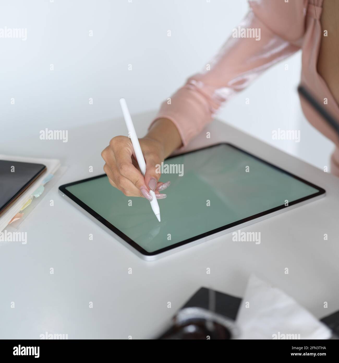 Assignment browsing hi-res stock photography and images - Alamy
