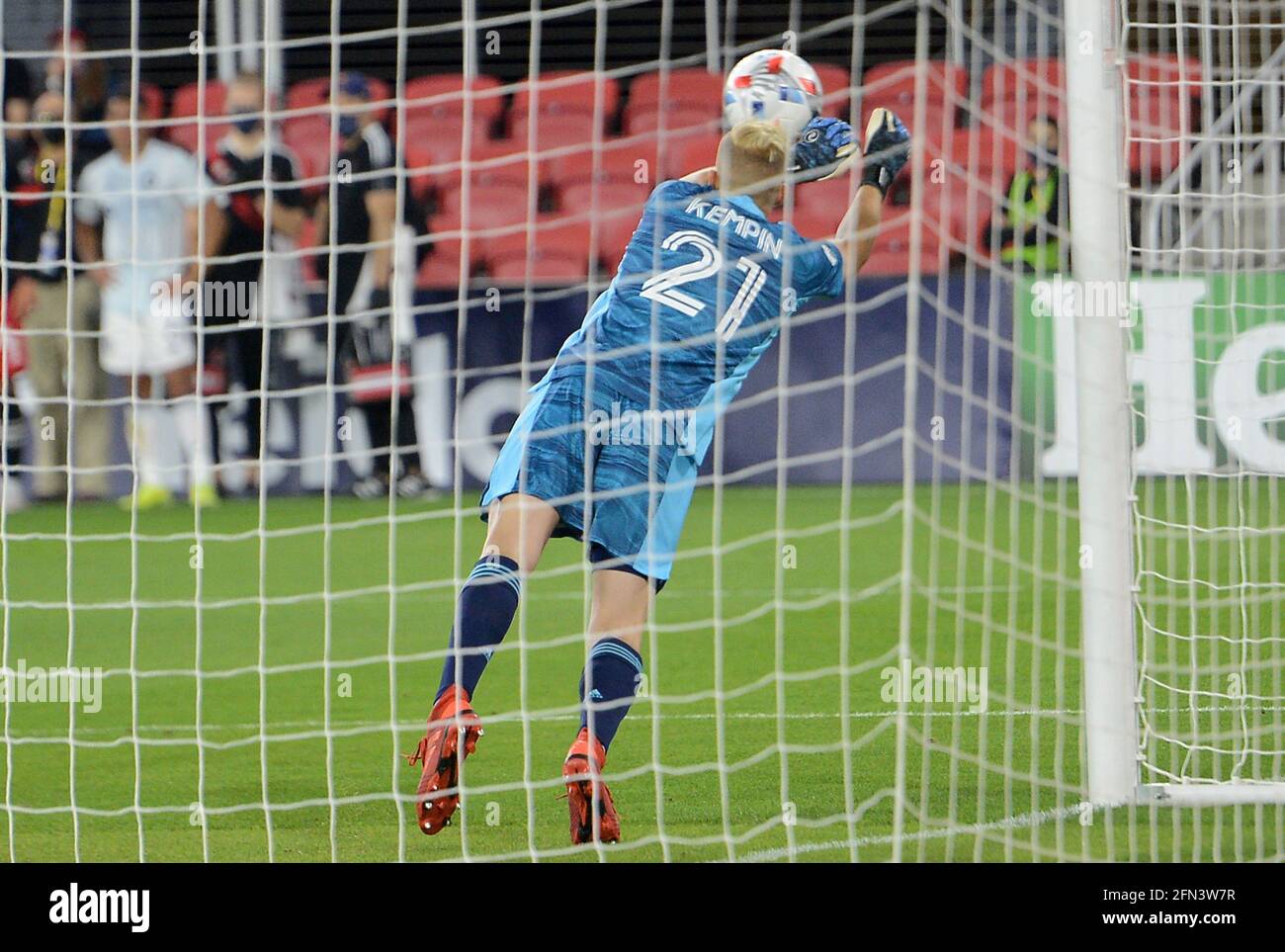 Dc united goalkeeper jon kempin 21 hi-res stock photography and images ...