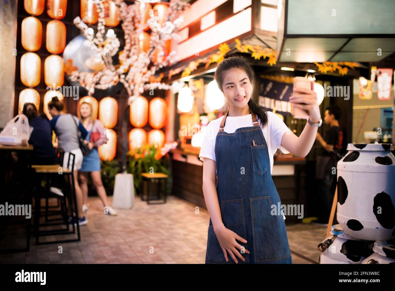 Cute japanese girl hi-res stock photography and images - Alamy