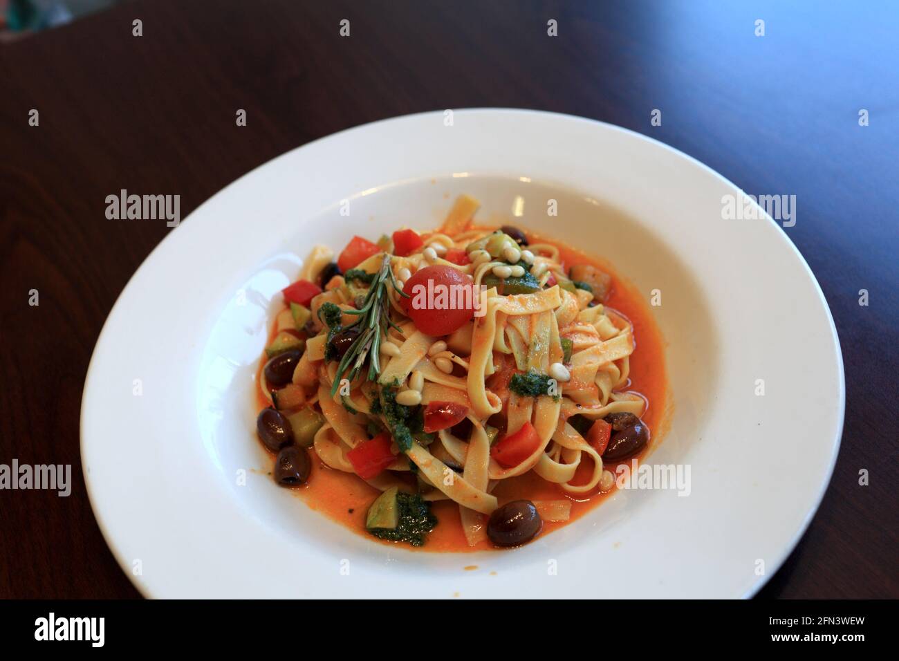 Spaghetti Crudaiola with tomatoes on a white plate Stock Photo - Alamy