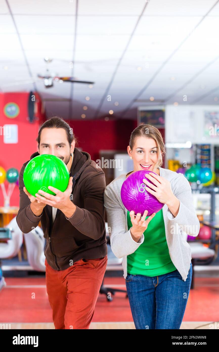 Bowling couple hi-res stock photography and images - Alamy