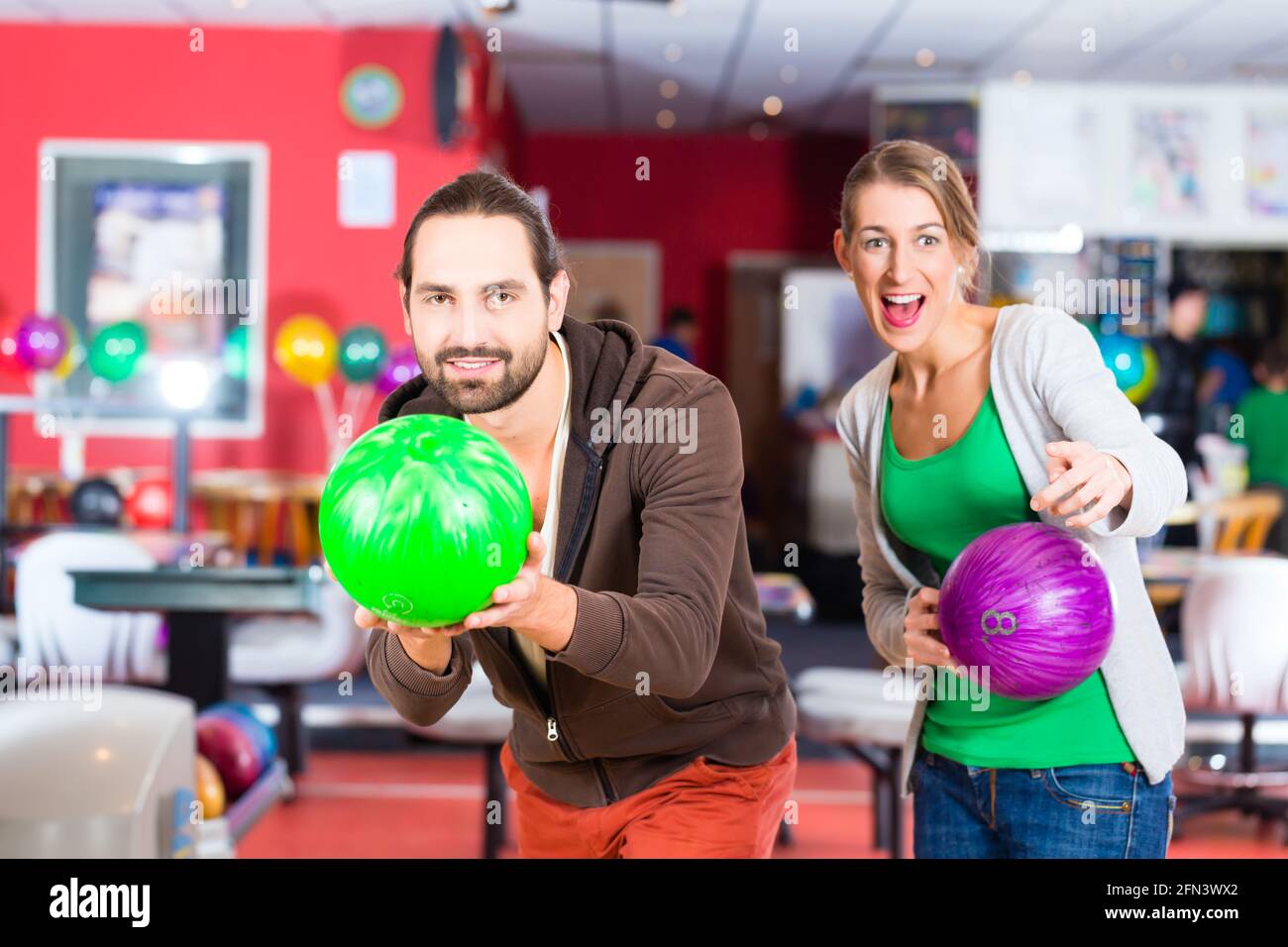 Bowling couple hi-res stock photography and images - Alamy