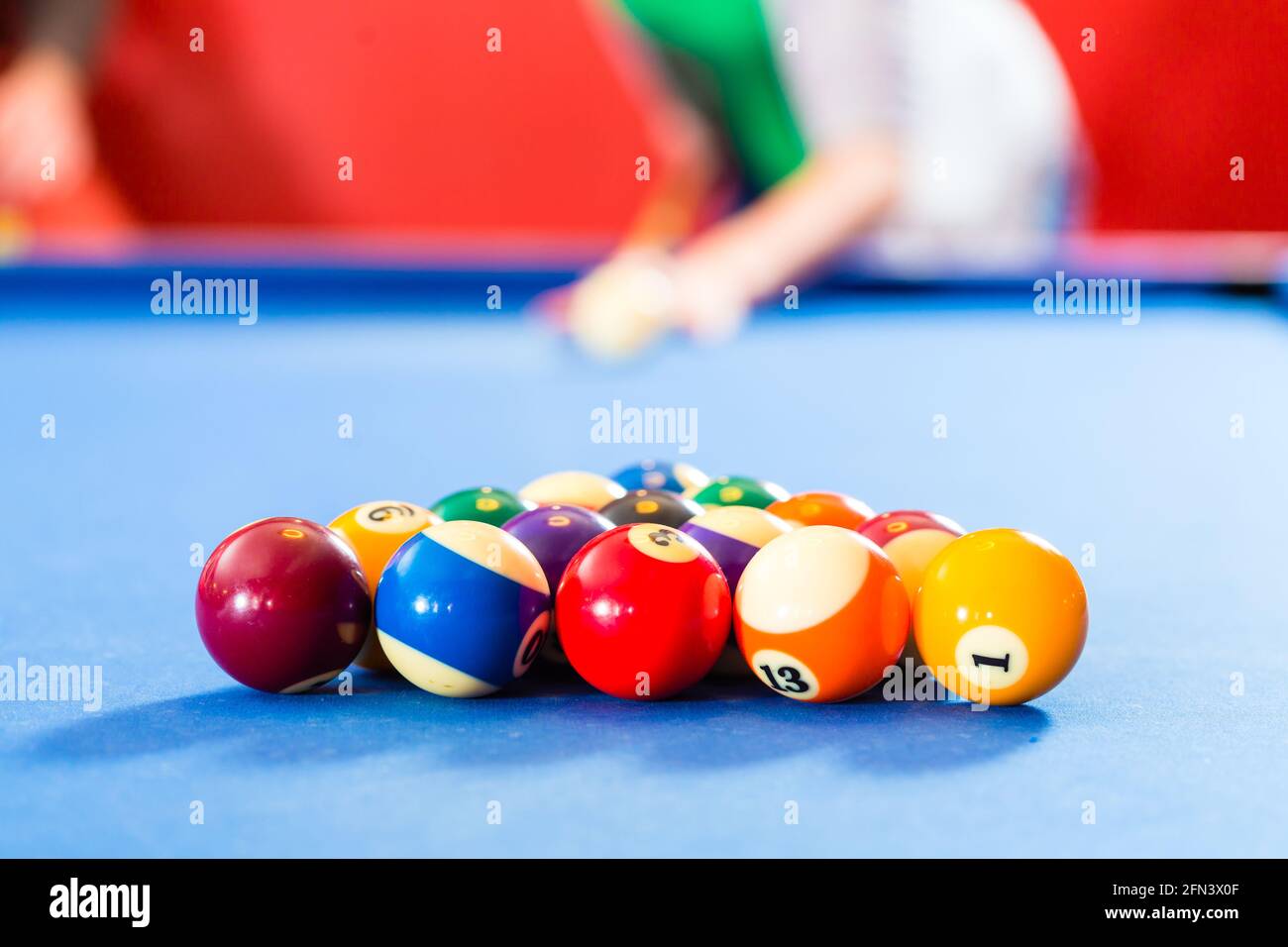 Couple at pool table hi-res stock photography and images - Alamy