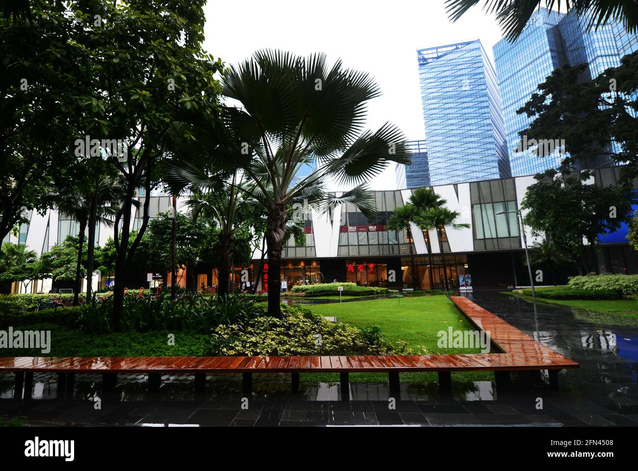 BGC park on High Street with modern buildings around it. Bonifacio ...