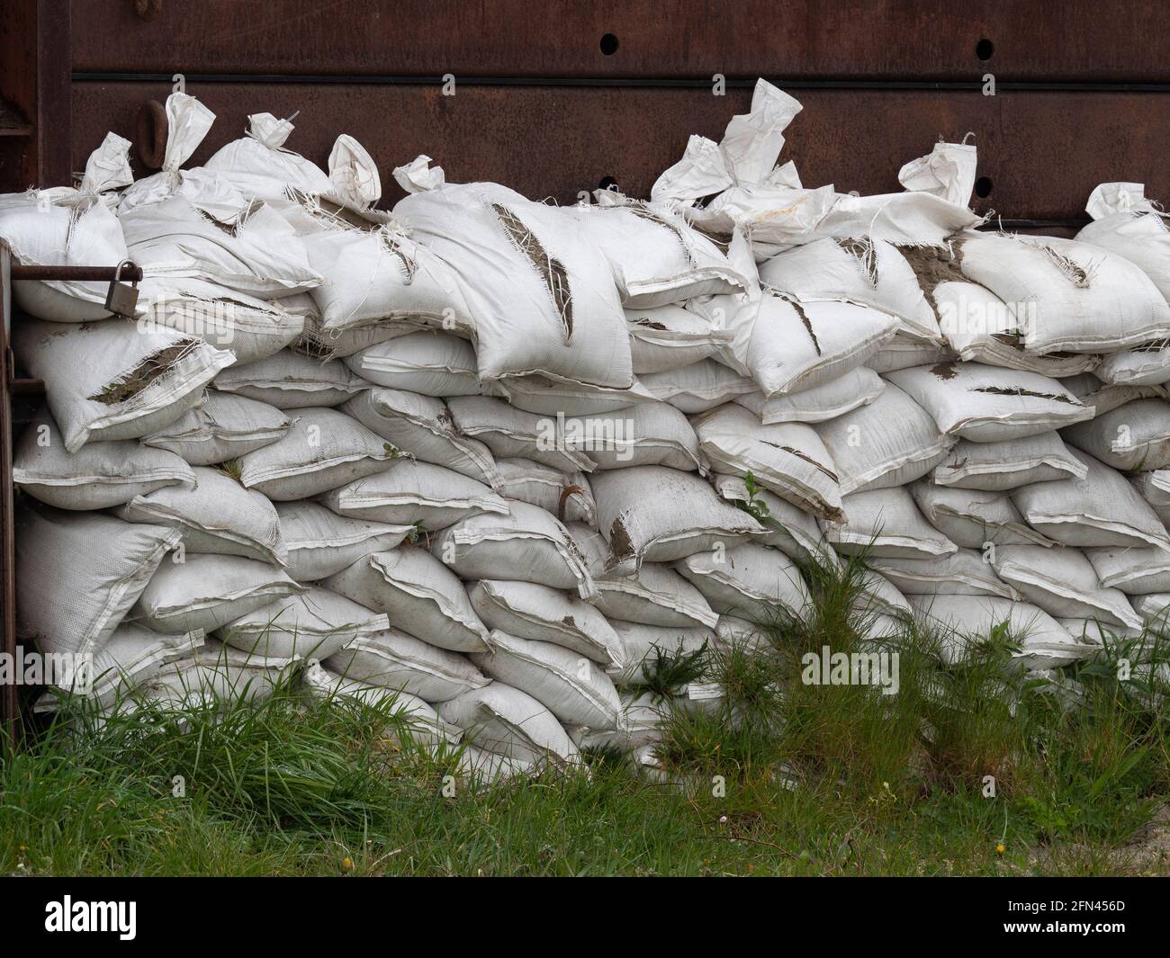 Sandbags dam construction pile hi-res stock photography and images - Alamy