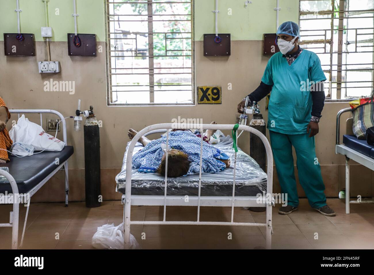 Oxygen cylinders patient hi-res stock photography and images - Alamy