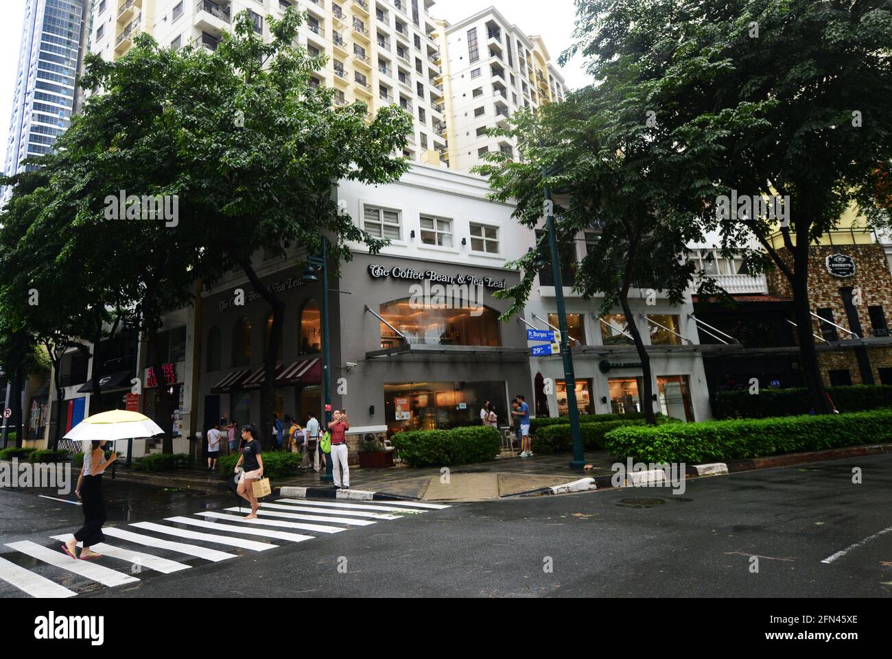 The Coffee Bean & Tea Leave on 26th street in Bonifacio Global City ...