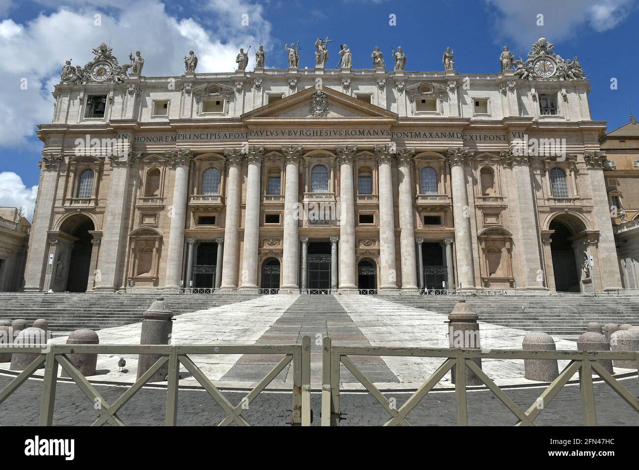 Roman square capitals hi-res stock photography and images - Alamy