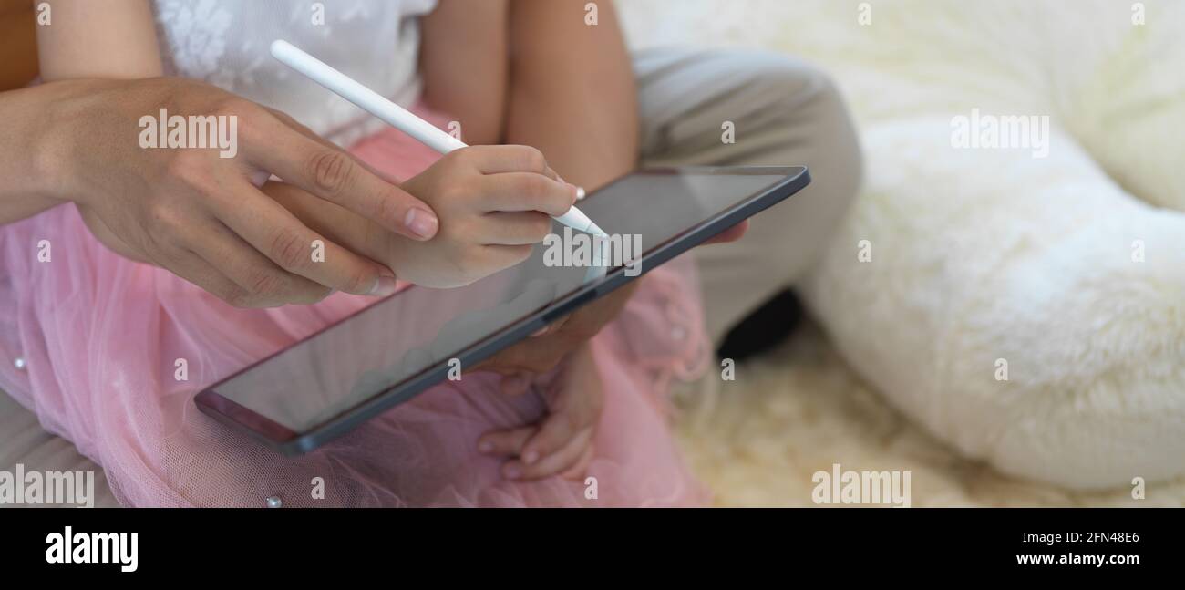 Kid tablet stylus hi-res stock photography and images - Alamy