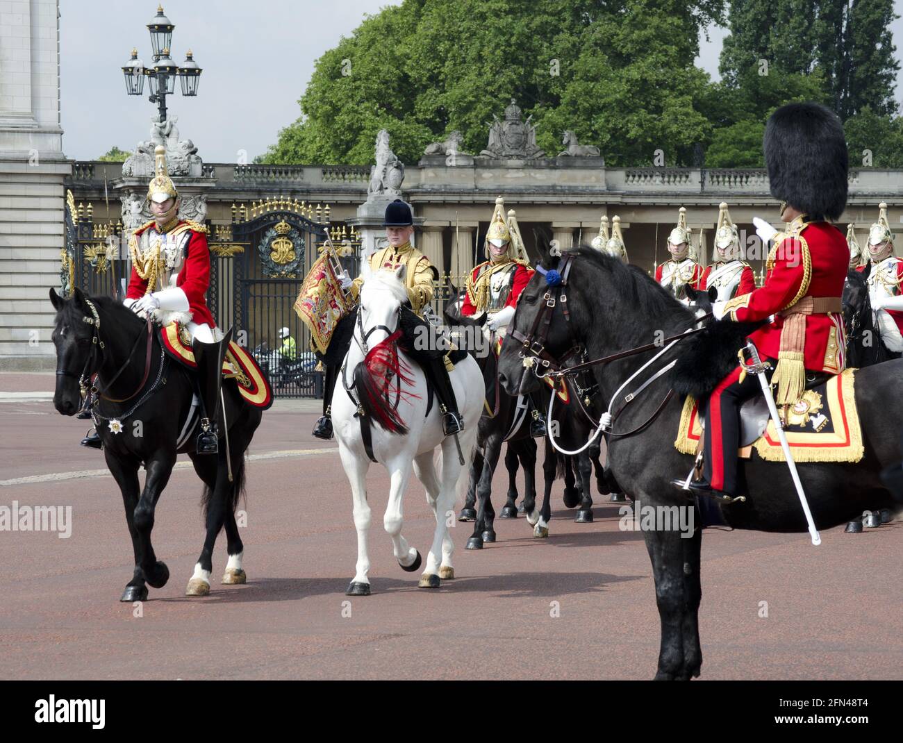 Mounted Lifeguards Outside Buckingham Palace Trooping The Colour Stock ...
