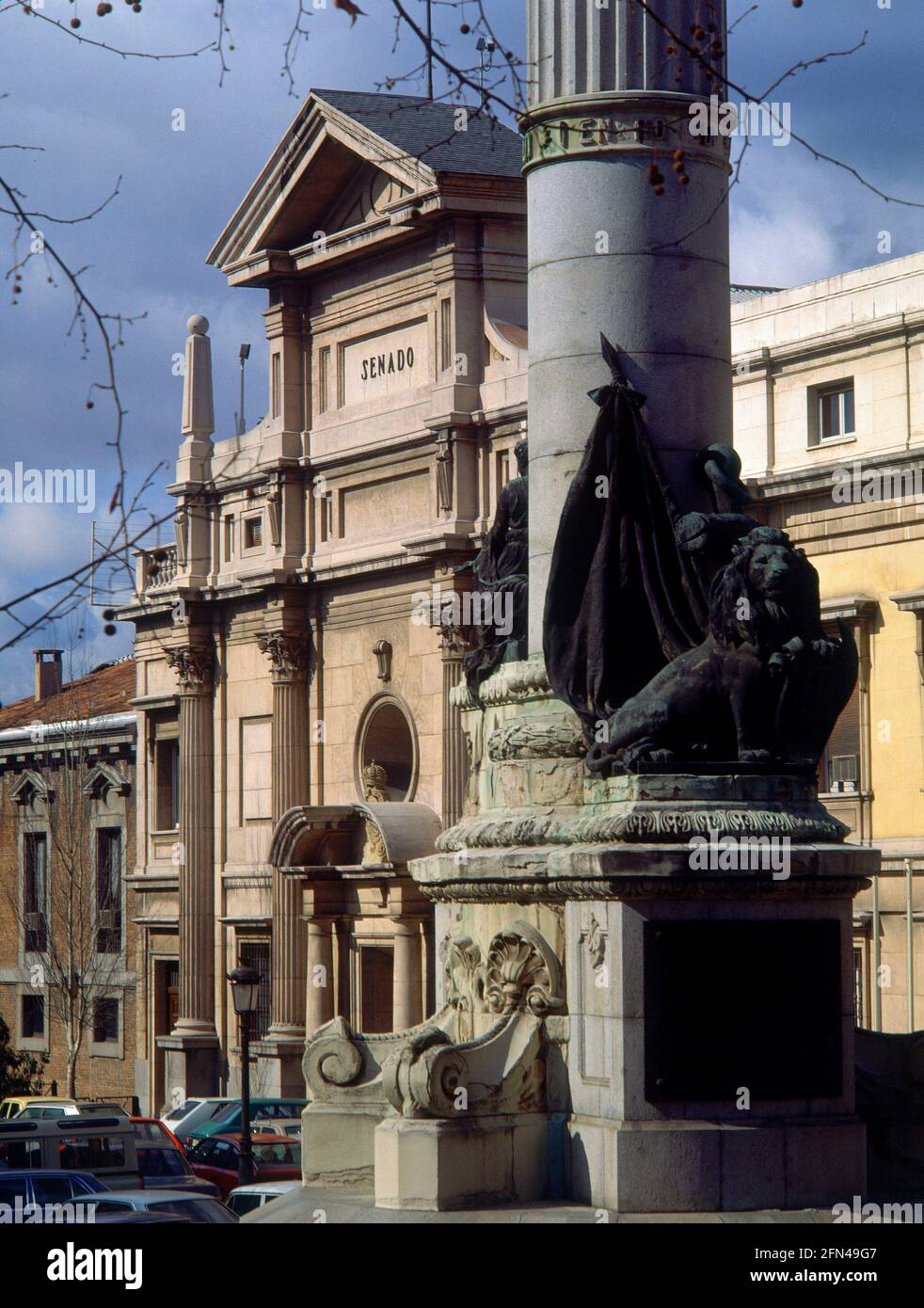 FACHADA PRINCIPAL DEL PALACIO DEL SENADO CON EL MONUMENTO A CANOVAS EN ...