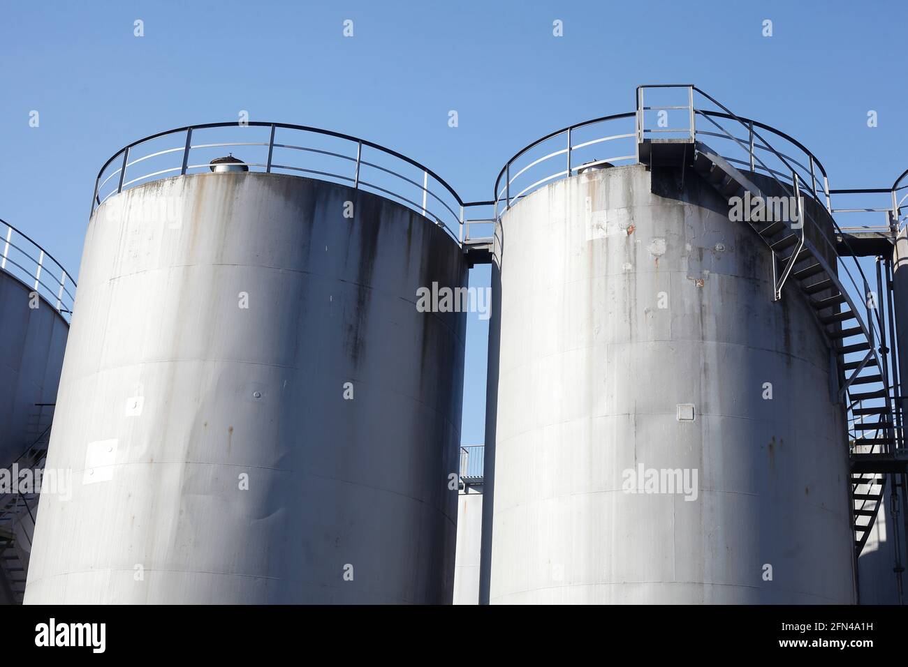 Oltanks hi-res stock photography and images - Alamy