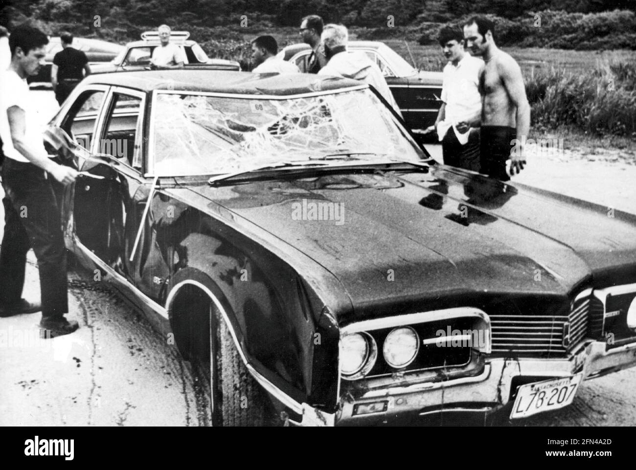 Ted kennedy car hi-res stock photography and images - Alamy