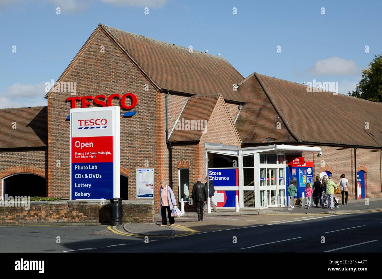 Tesco super store hi-res stock photography and images - Alamy
