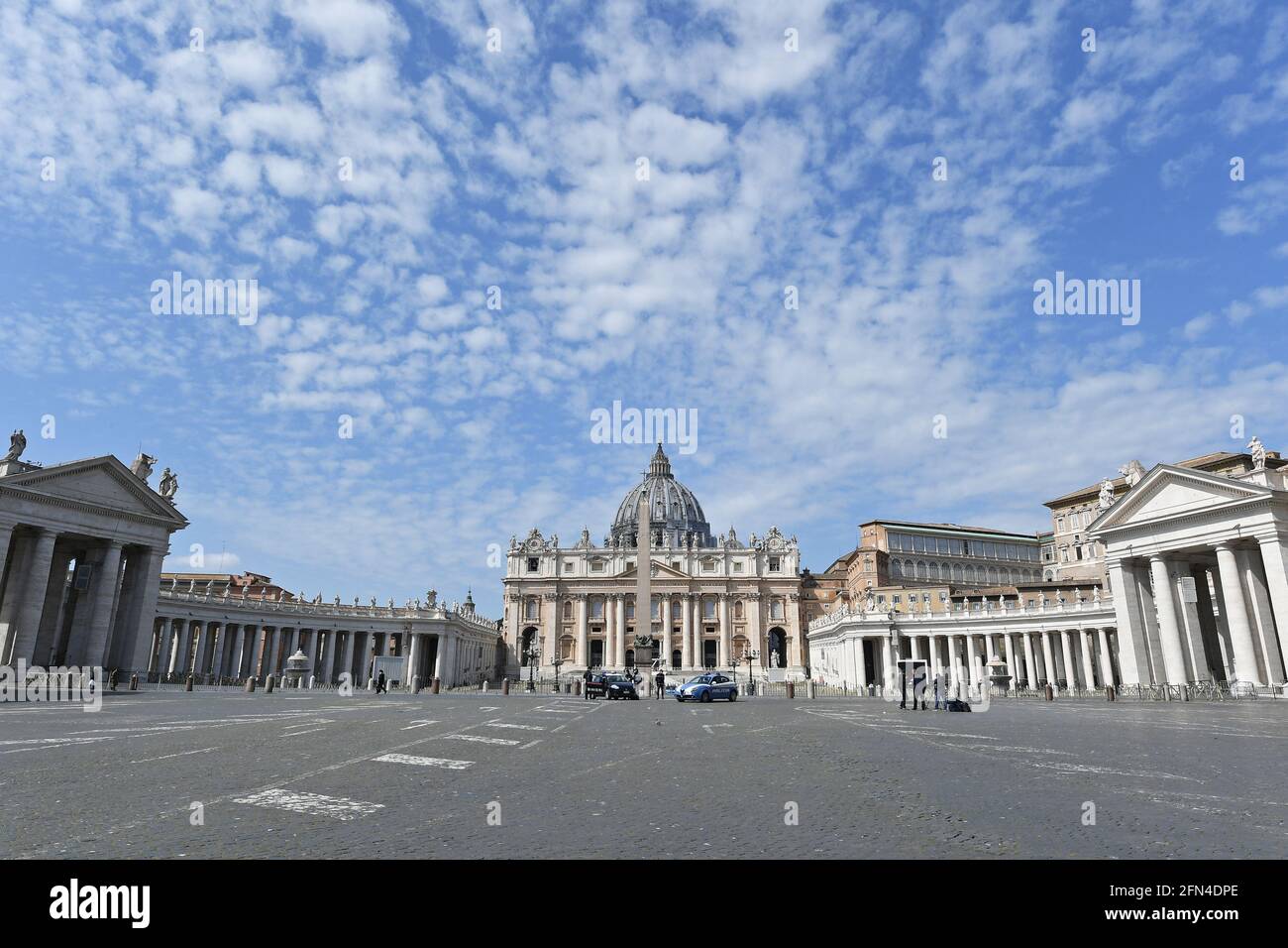 Roman square capitals hi-res stock photography and images - Alamy