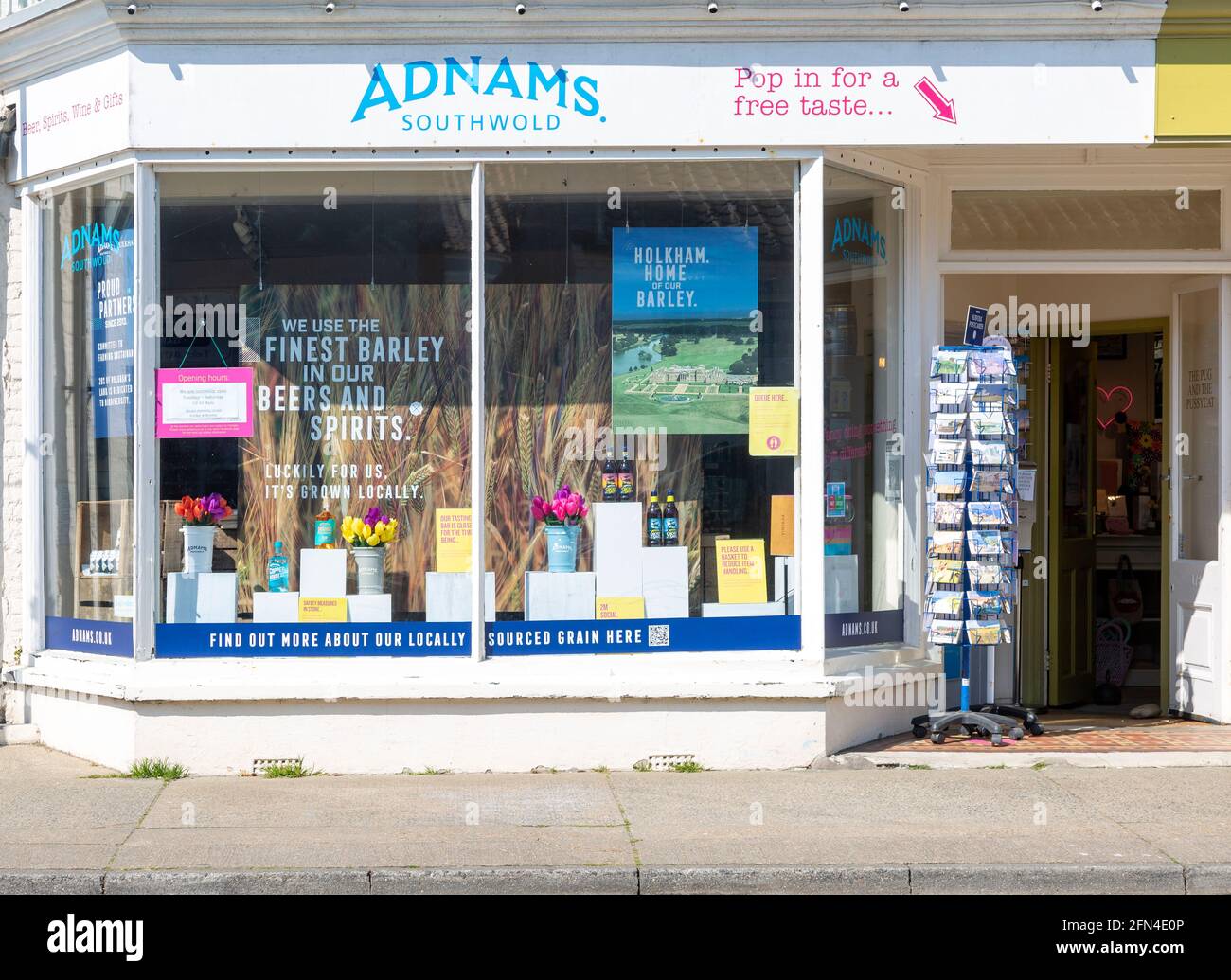 Off licence and shopping hi-res stock photography and images - Alamy