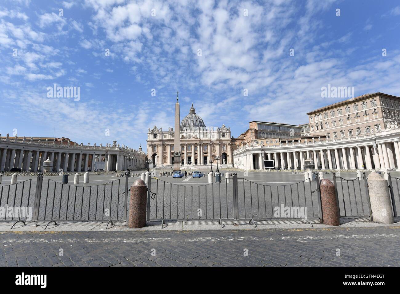 Roman square capitals hi-res stock photography and images - Alamy