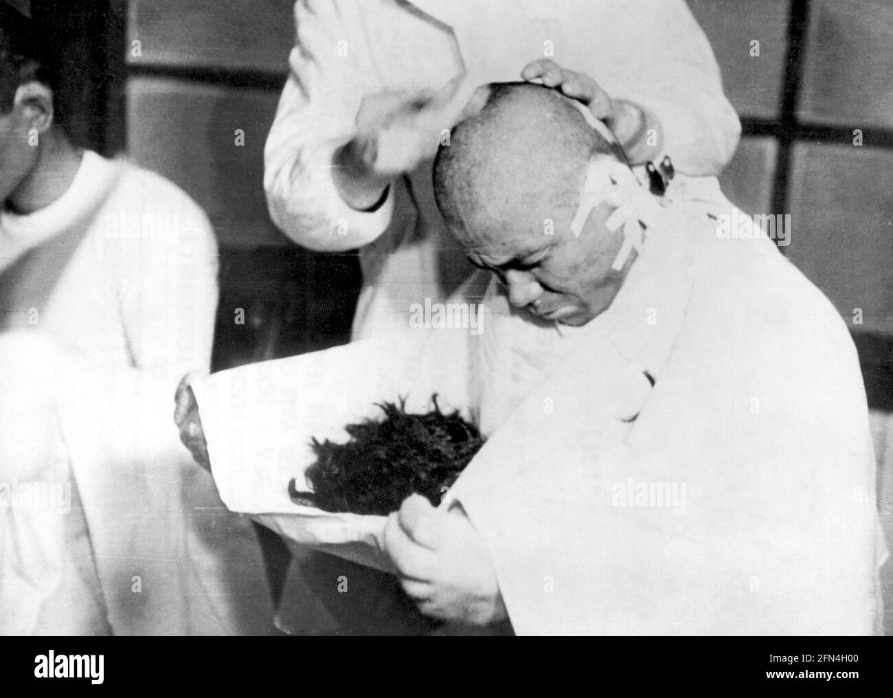 Nuclear weapon test 1950s hi-res stock photography and images - Alamy