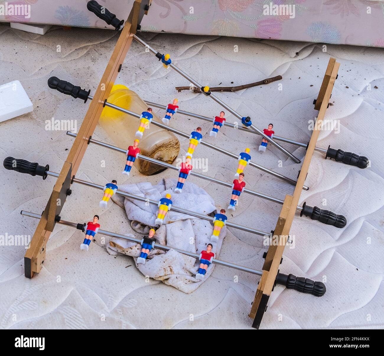 Broken table hi-res stock photography and images - Alamy