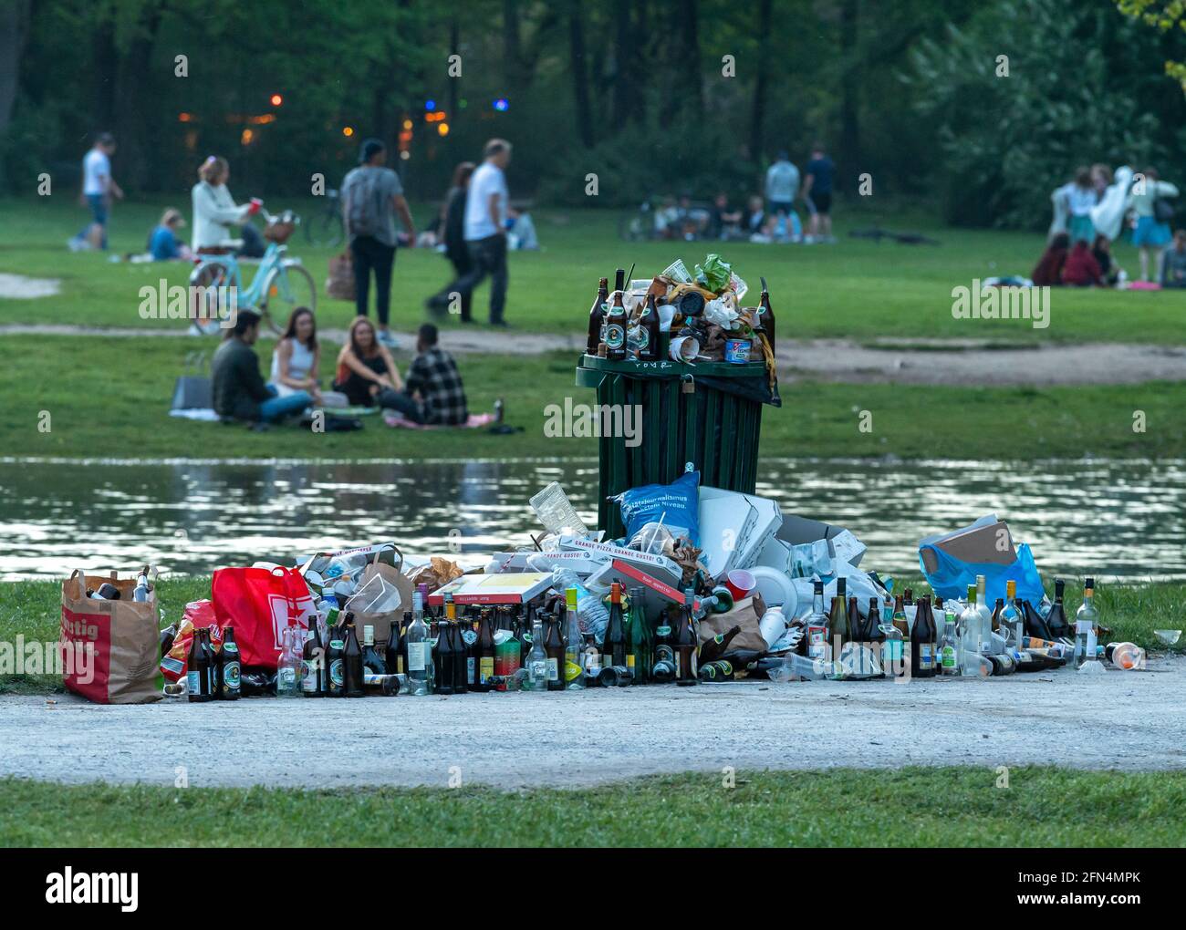 Masses of garbage hi-res stock photography and images - Alamy