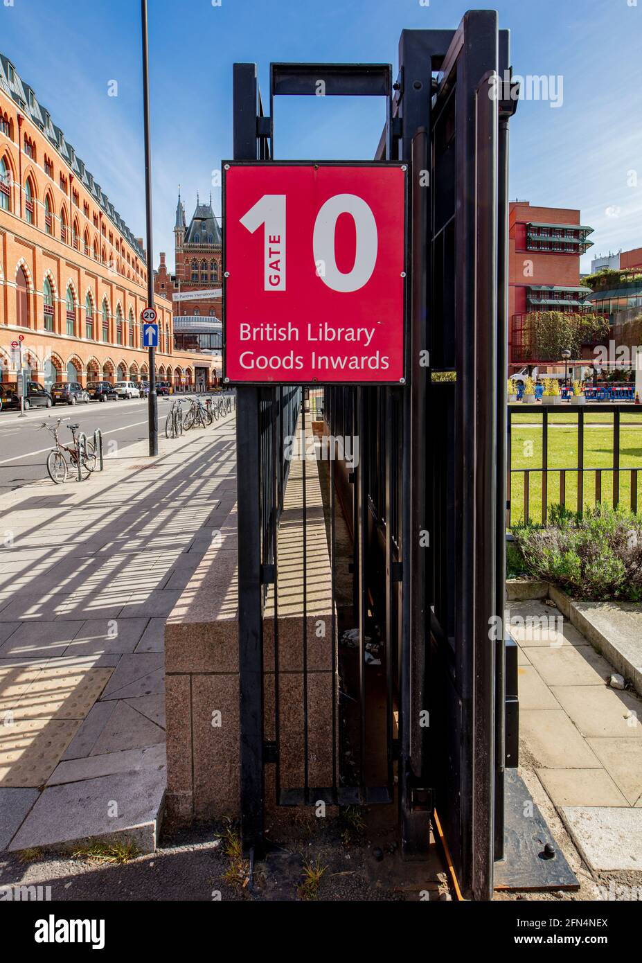 Goods entrance (Gate 10) to the British Library on Midland Road, London ...