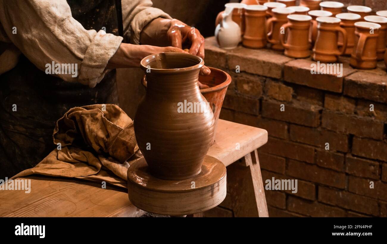 Clay pot maker hi-res stock photography and images - Alamy