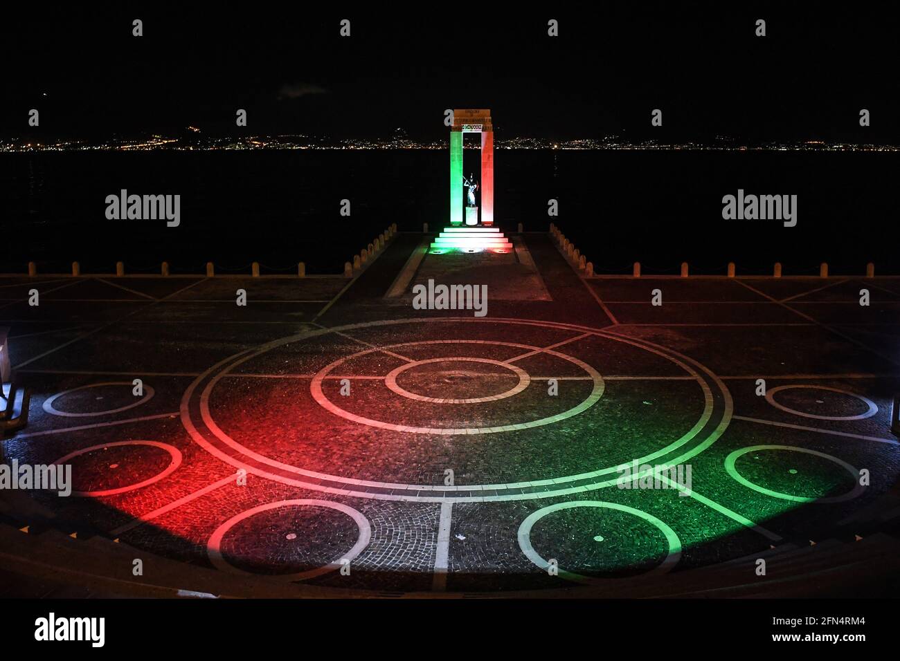 Stretto dello stretto hi-res stock photography and images - Alamy