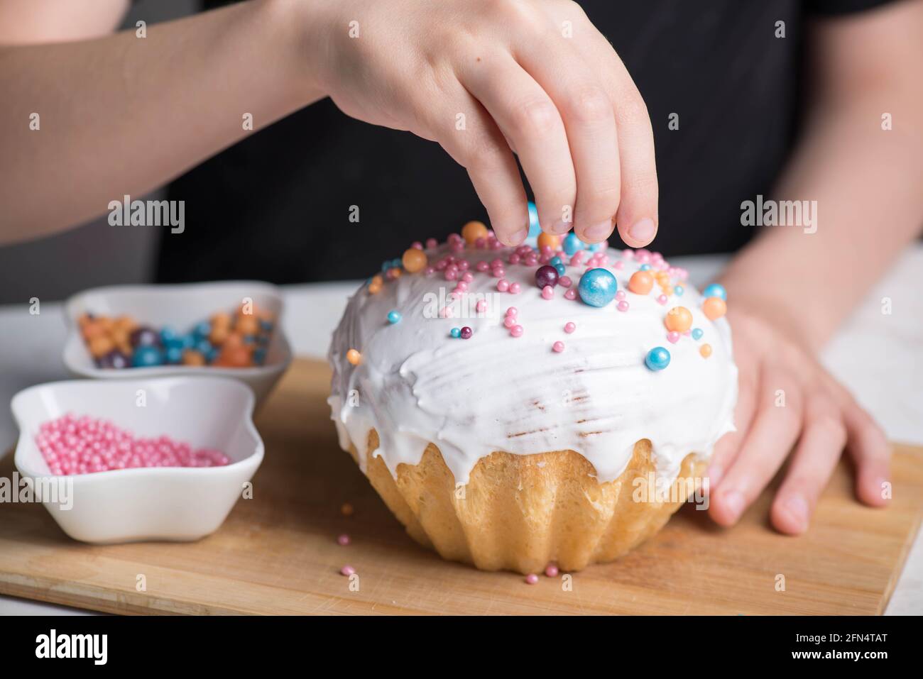 Small cake hi-res stock photography and images - Alamy