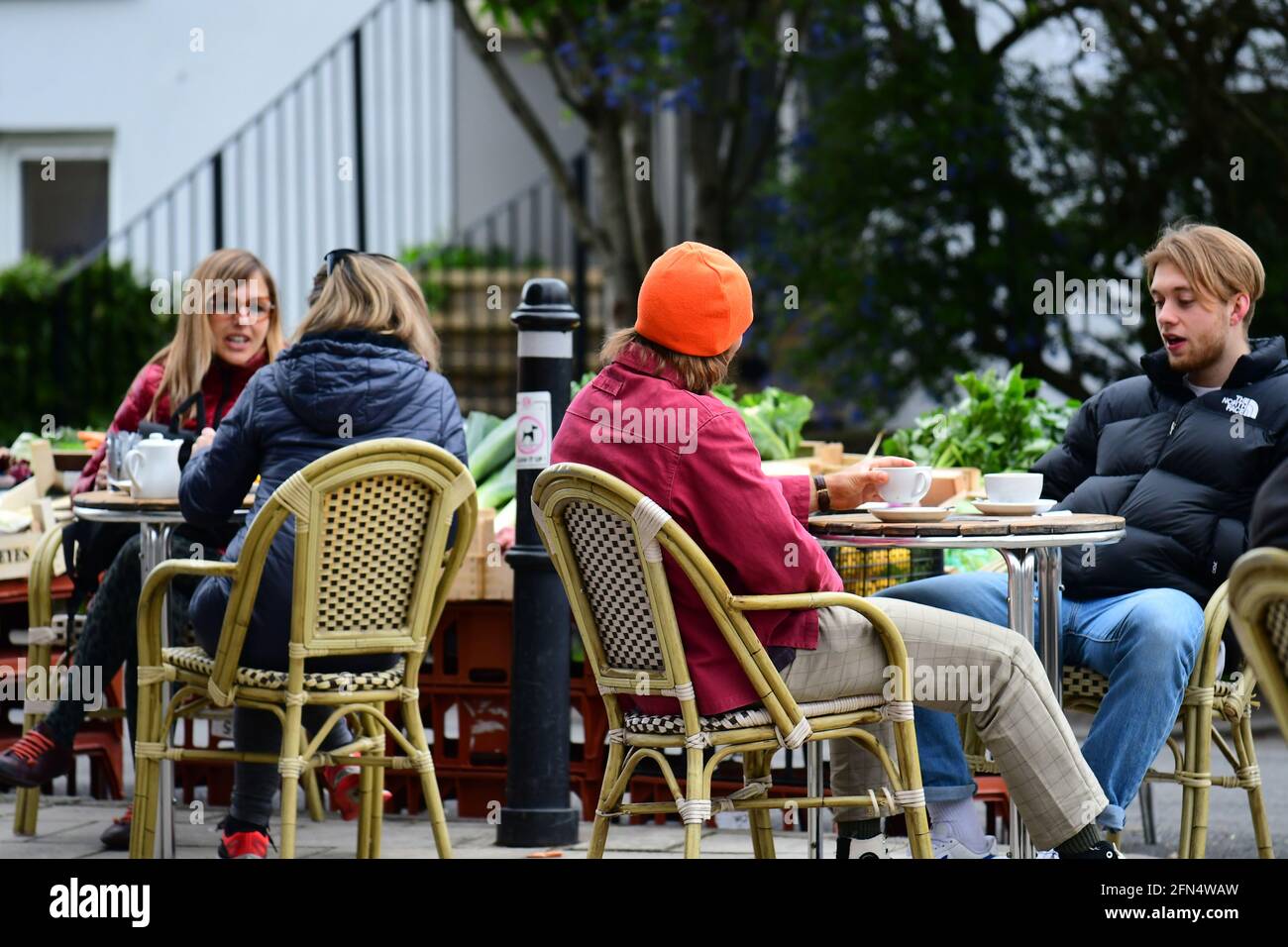 Bristol, UK. May 14 2021: On a mild and dry morning at Cotham Hill in ...