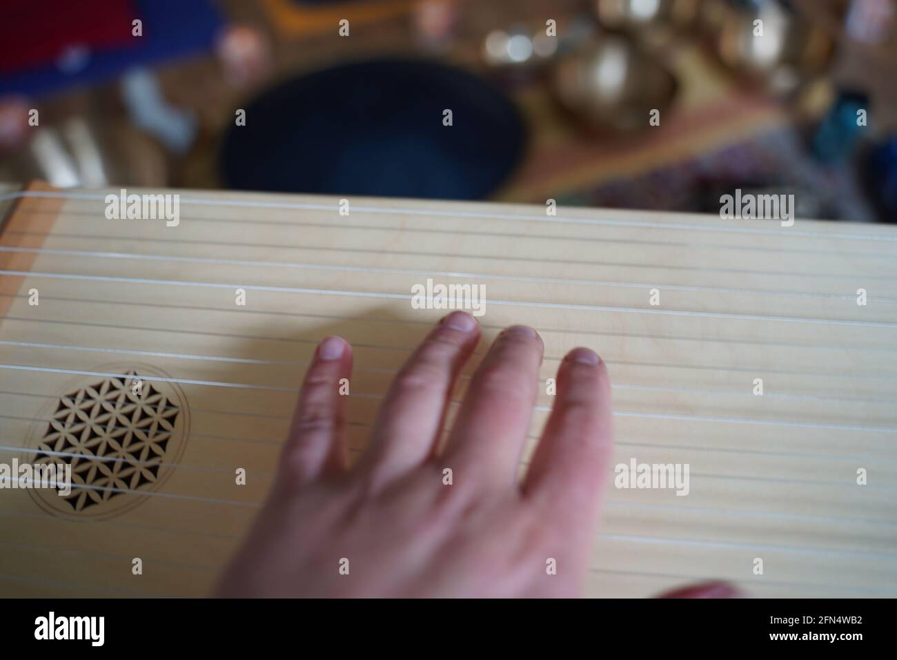 Monochord hi-res stock photography and images - Alamy