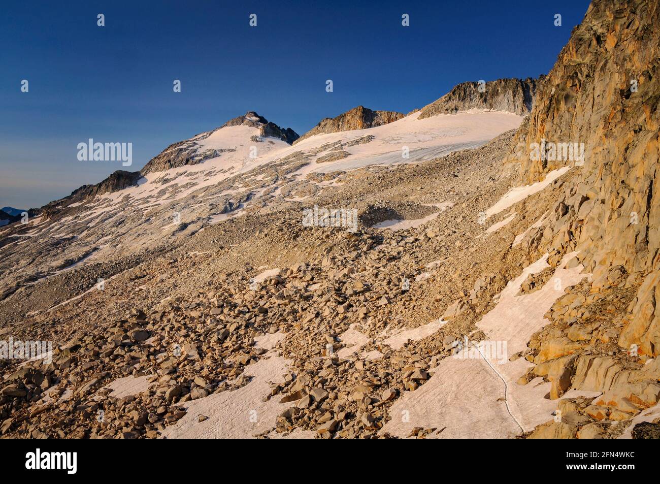 Aneto glacier and peak, viewed from Portillón Superior (Benasque Valley ...