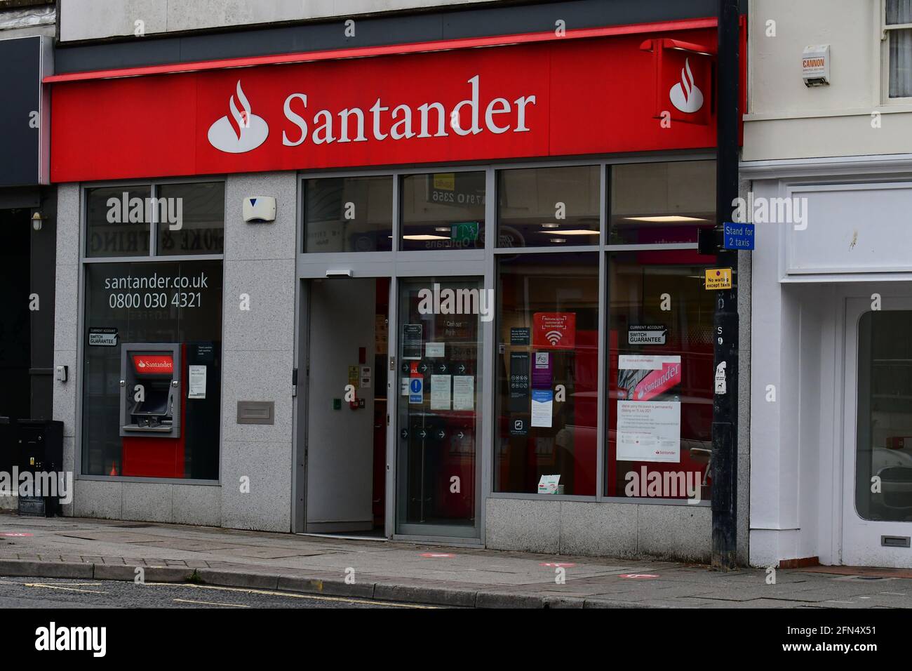One of 111 santander branches hi-res stock photography and images - Alamy