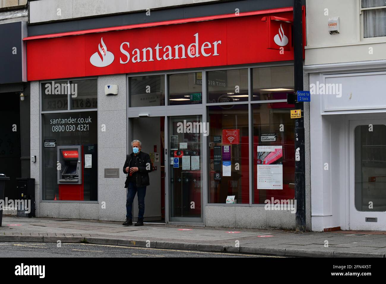 One of 111 santander branches hi-res stock photography and images - Alamy
