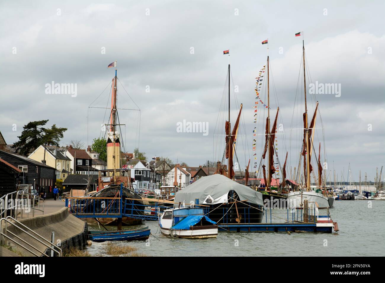 Boat maldon quay hi-res stock photography and images - Alamy