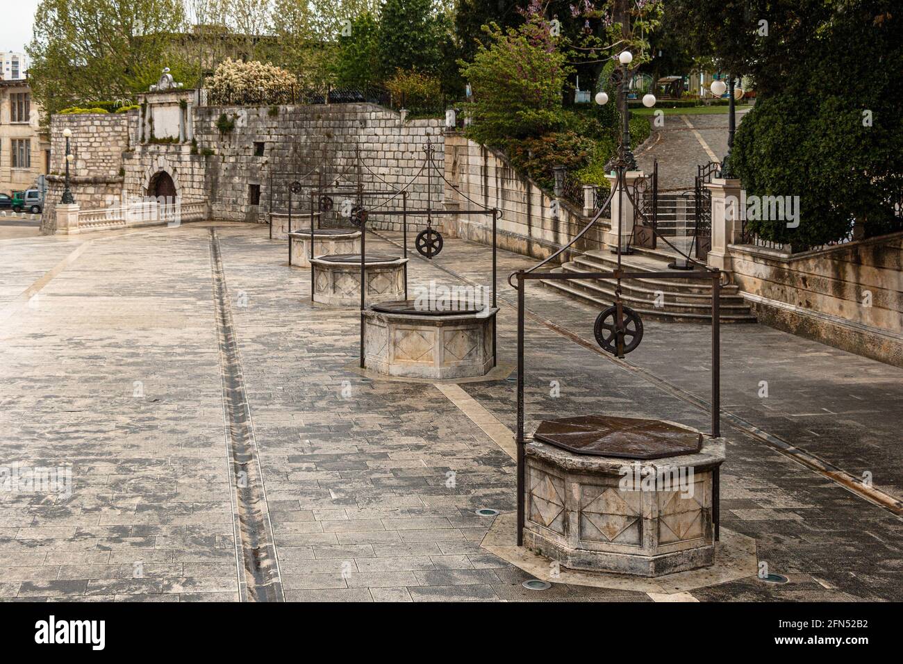 Five wells hi-res stock photography and images - Alamy