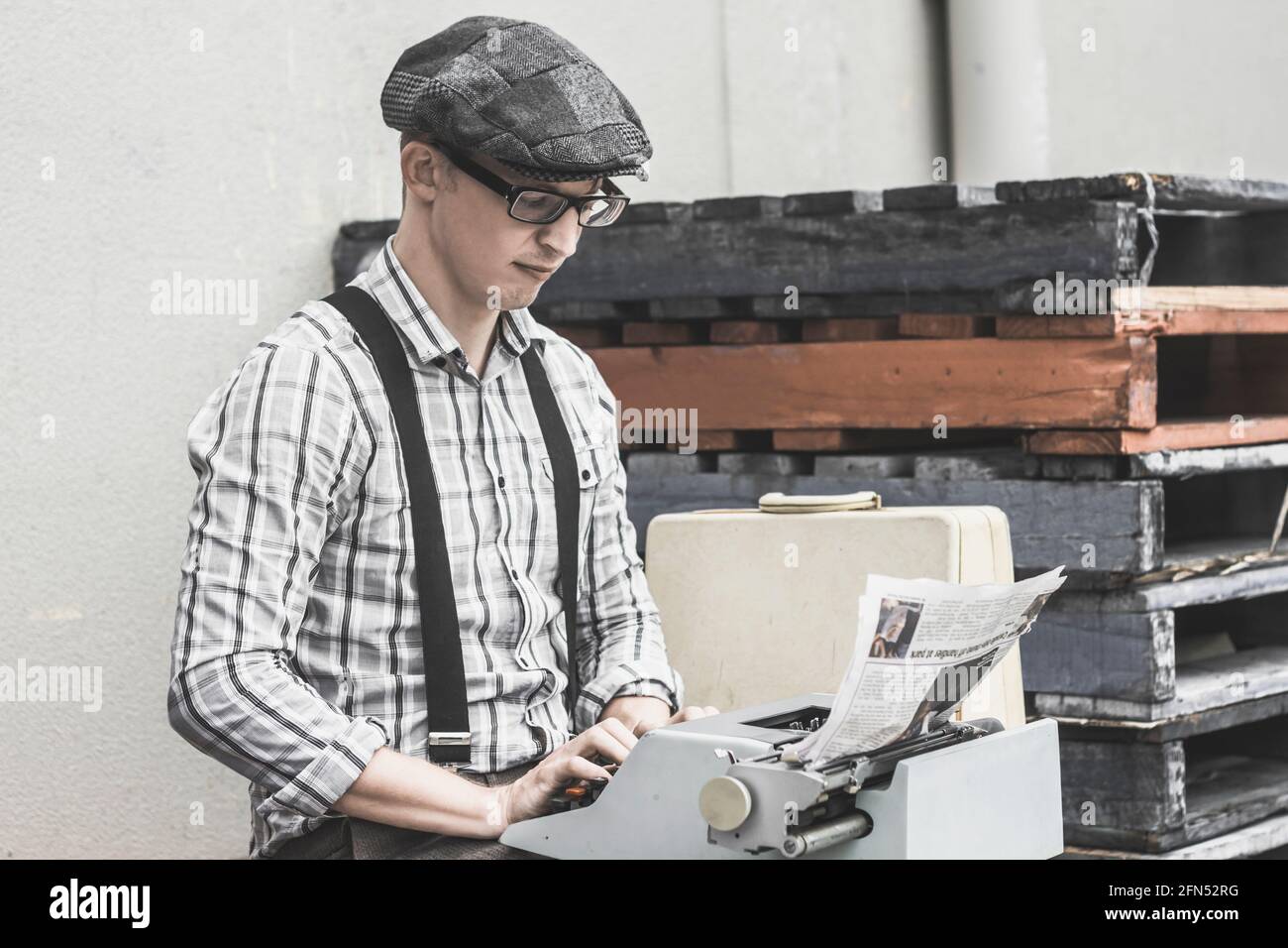 Editor Newspaper Typewriter High Resolution Stock Photography and ...