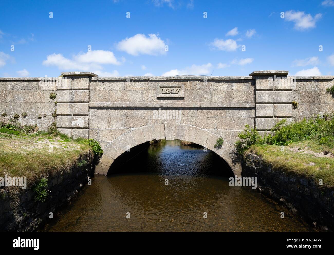 Bridge over stream cornwall hi-res stock photography and images - Alamy