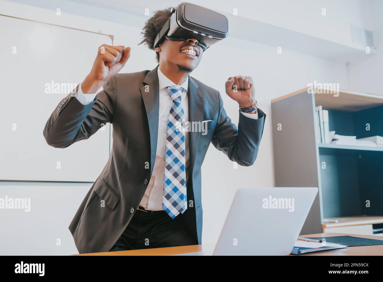 Worker using vr vision hi-res stock photography and images - Alamy