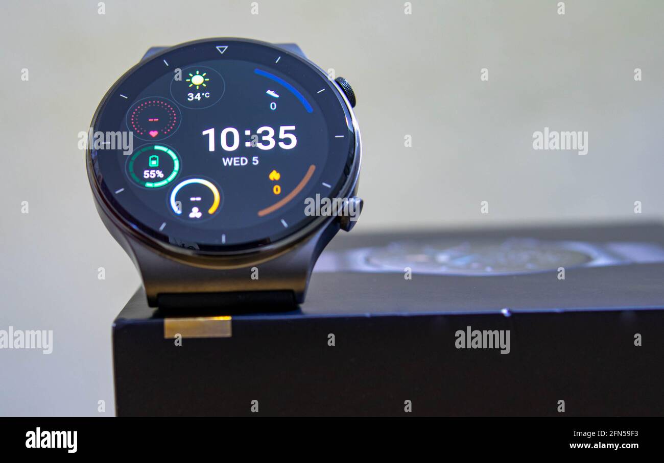 Hand smart watch trendy hi-res stock photography and images - Alamy