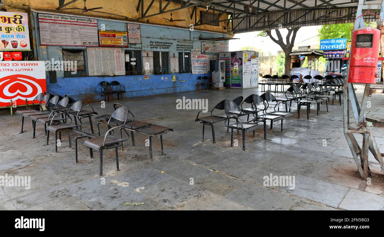 Bus stand during lockdown hi-res stock photography and images - Alamy