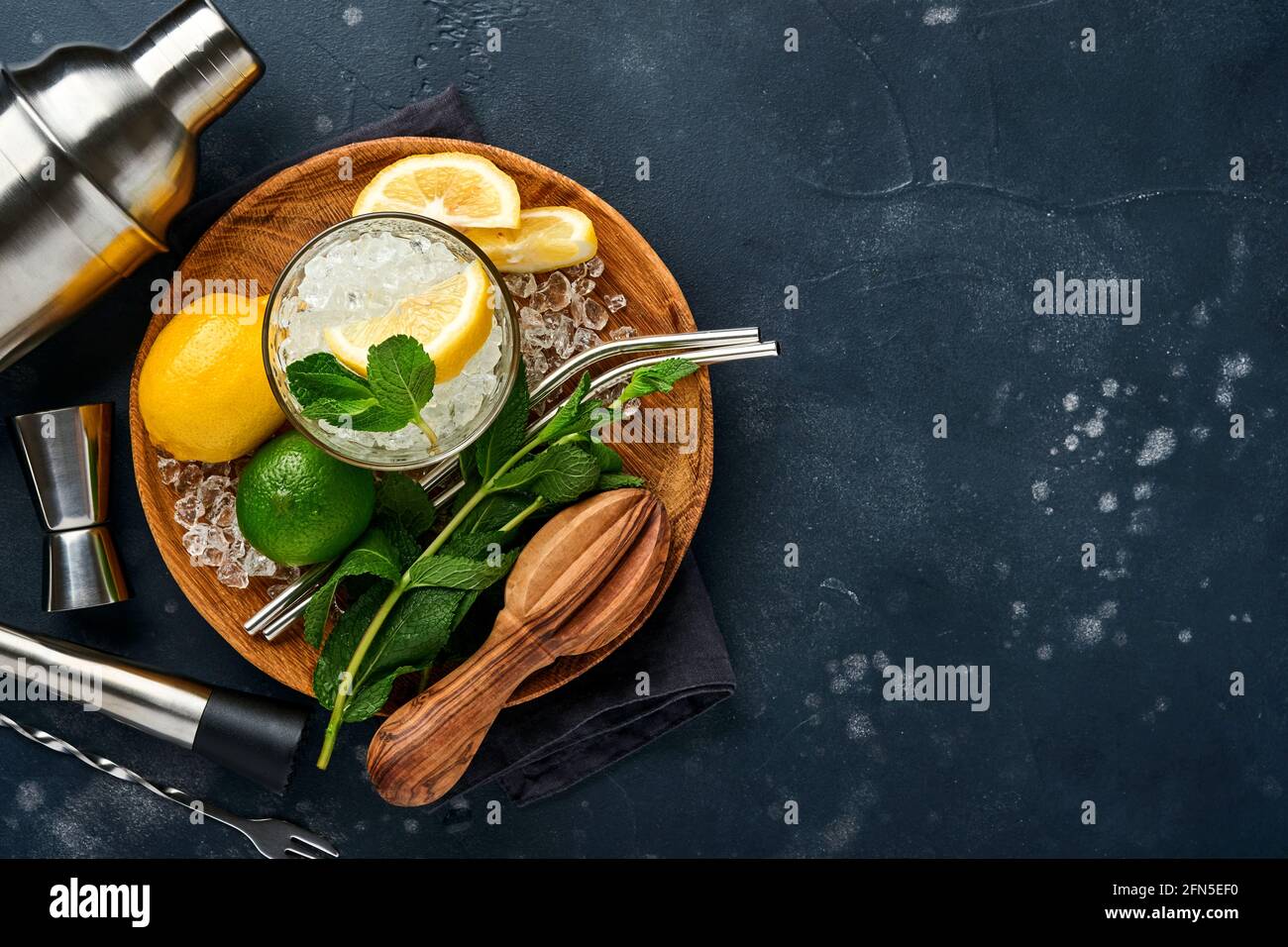 Highball glass hi-res stock photography and images - Alamy