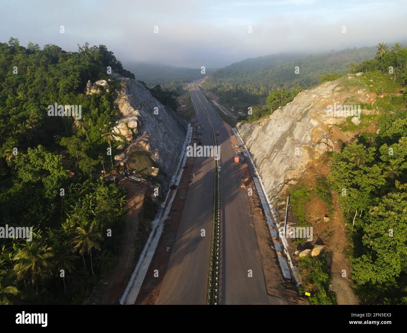 E04 Expressway - Sri Lanka (Meerigama - Kurunegala Stock Photo - Alamy