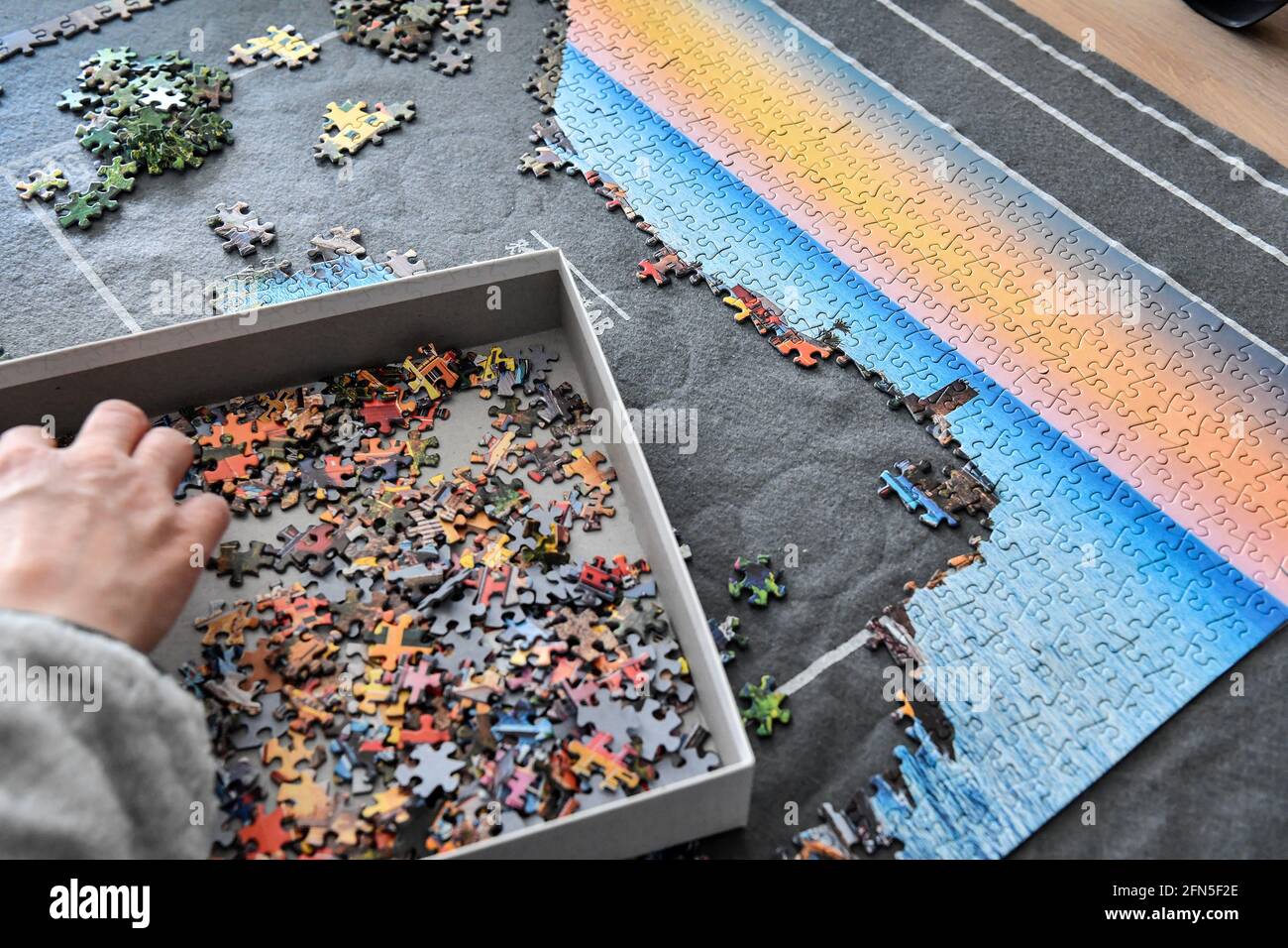 Person doing jigsaw hi-res stock photography and images - Alamy