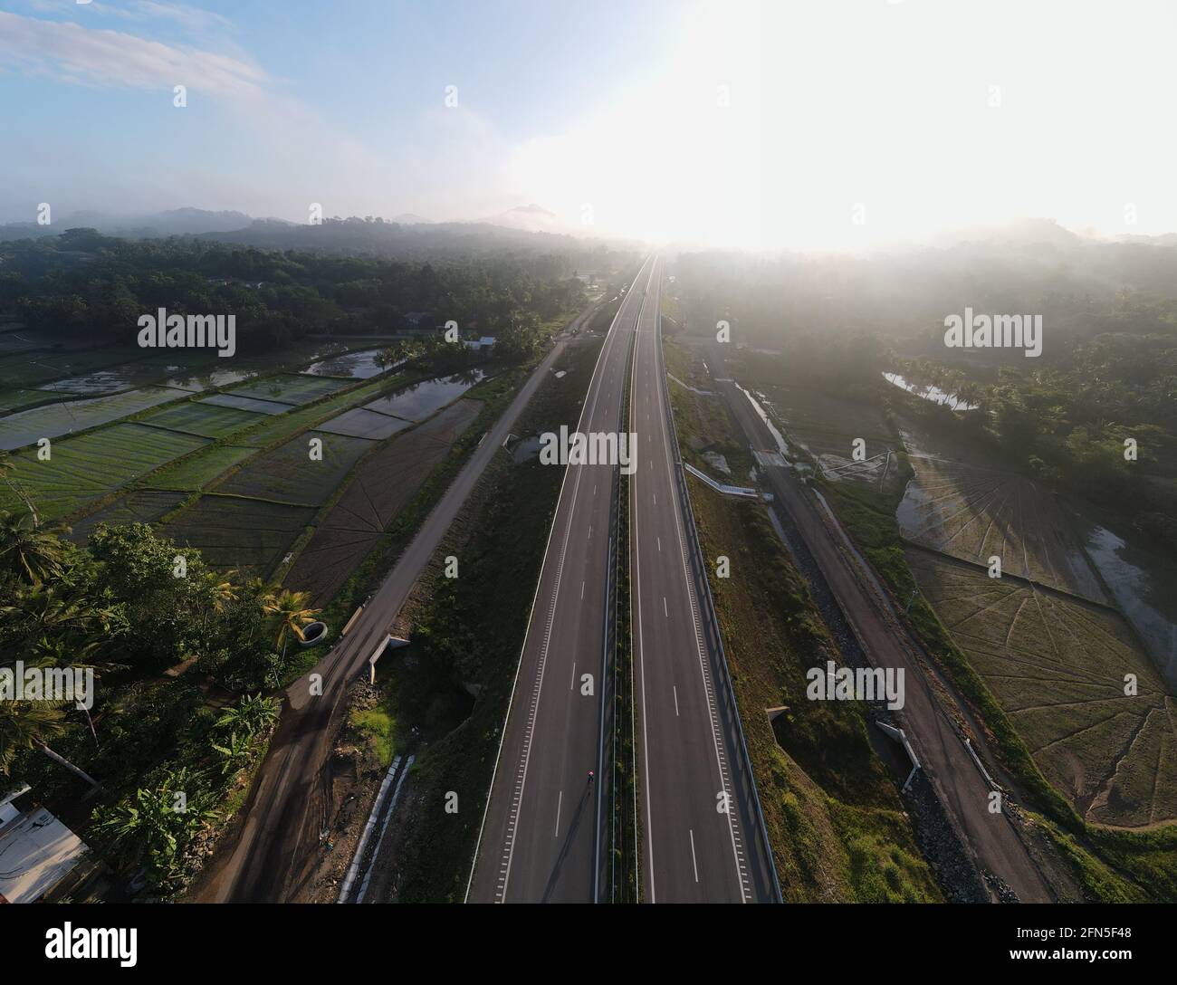E04 Expressway - Sri Lanka (Meerigama - Kurunegala Stock Photo - Alamy