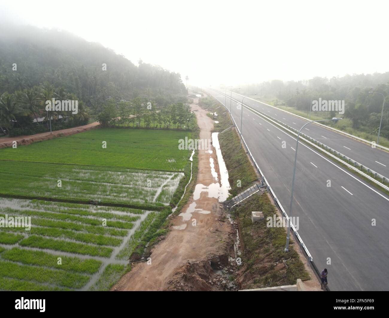 E04 Expressway - Sri Lanka (Meerigama - Kurunegala Stock Photo - Alamy
