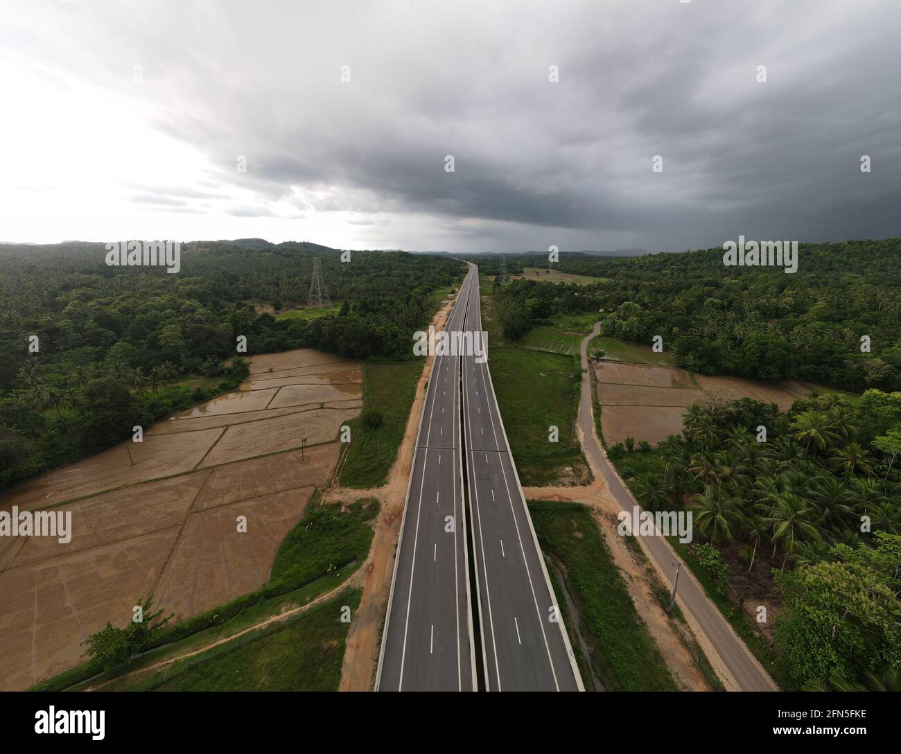 E04 Expressway - Sri Lanka (Meerigama - Kurunegala Stock Photo - Alamy