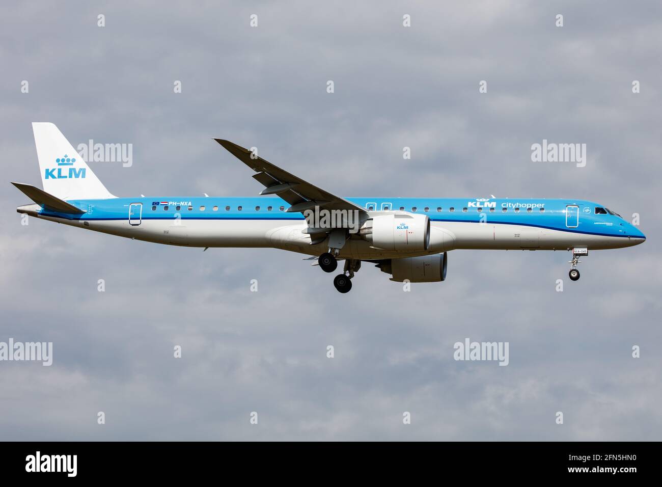HAMBURG, GERMANY - Apr 17, 2021: KLM (KL / KLM) approaching Hamburg Airport (EDDH/HAM) with an ...