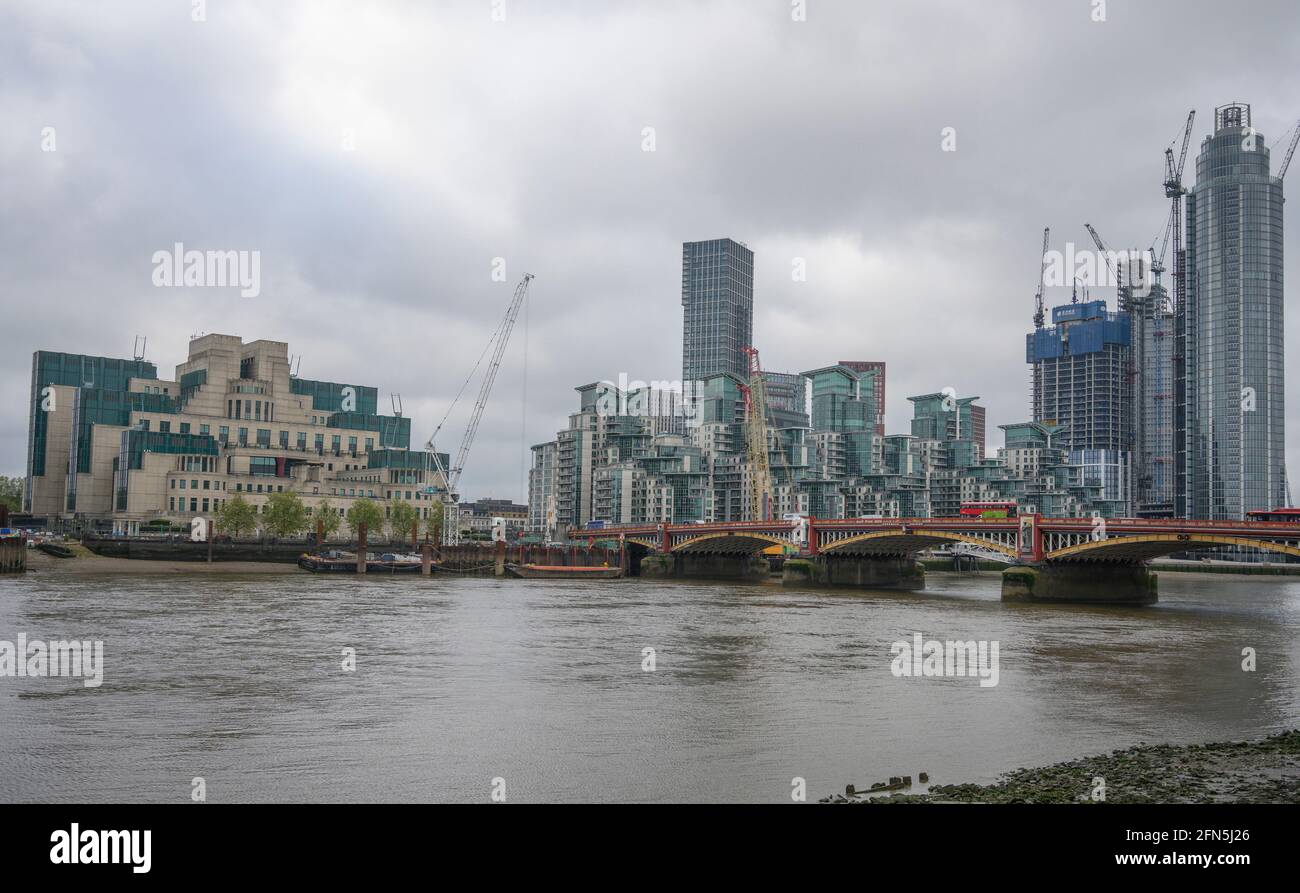 Century house london mi6 hi-res stock photography and images - Alamy