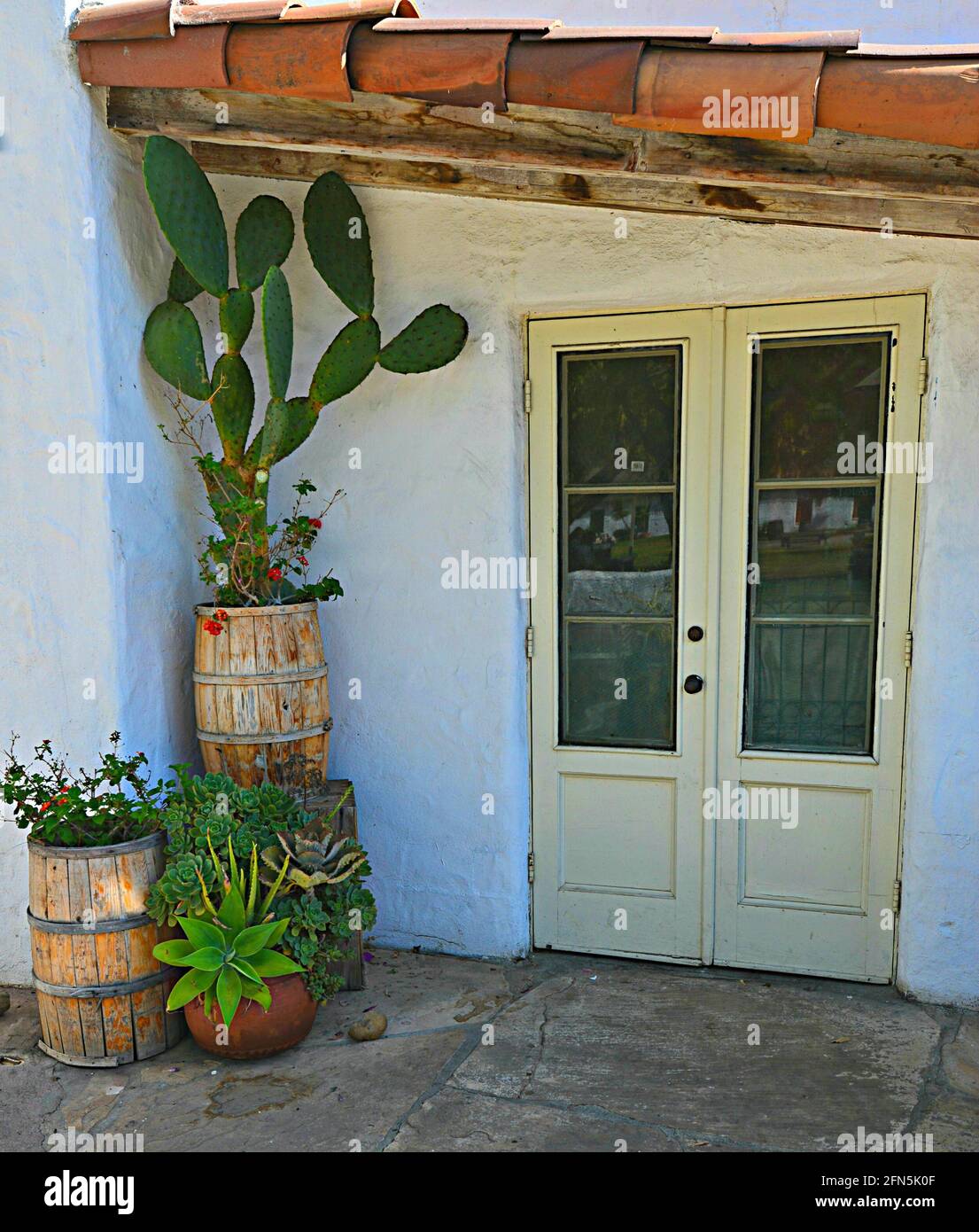 Old Mexico ranch patio with a clay tiled roof canopy, Terracotta tiled ...